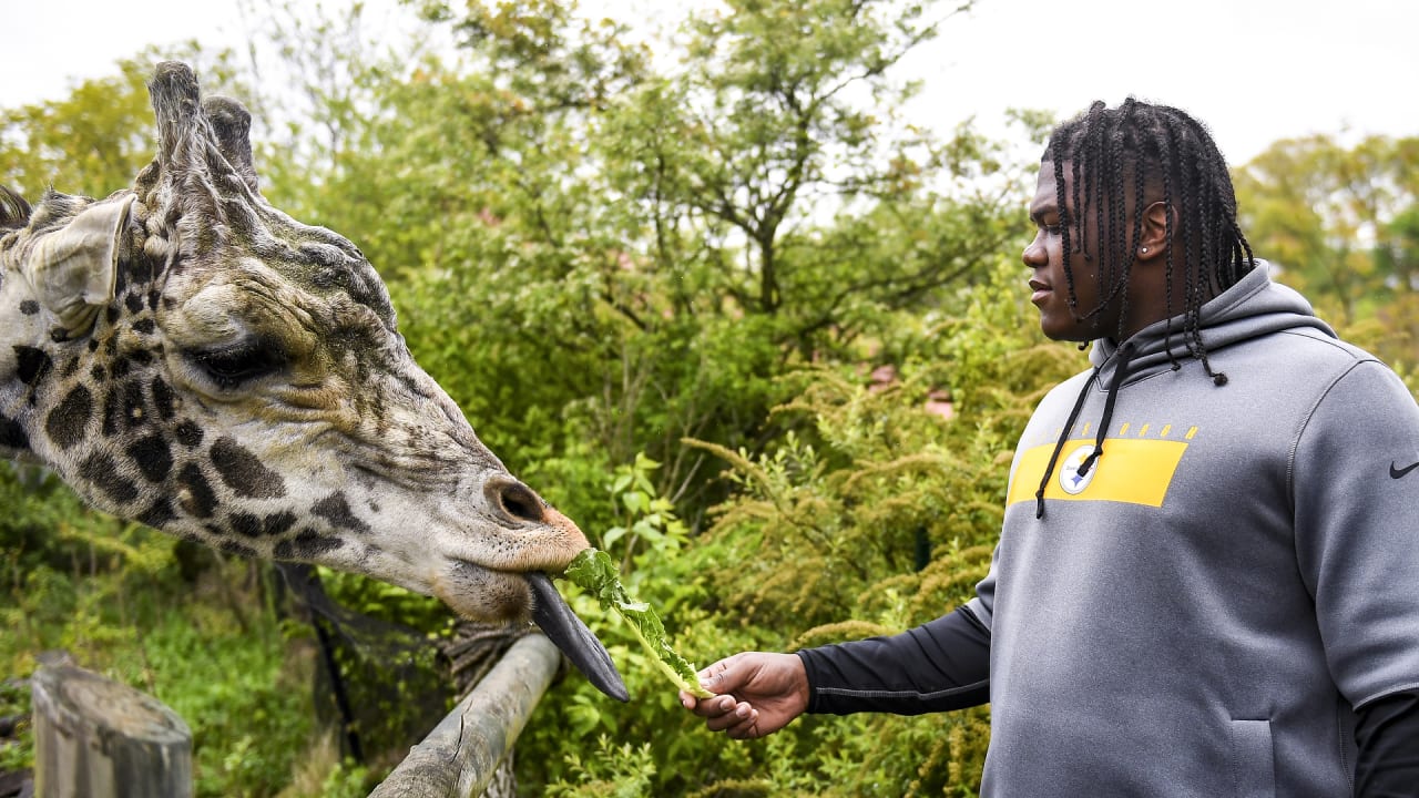 PHOTOS: Jones visits the zoo