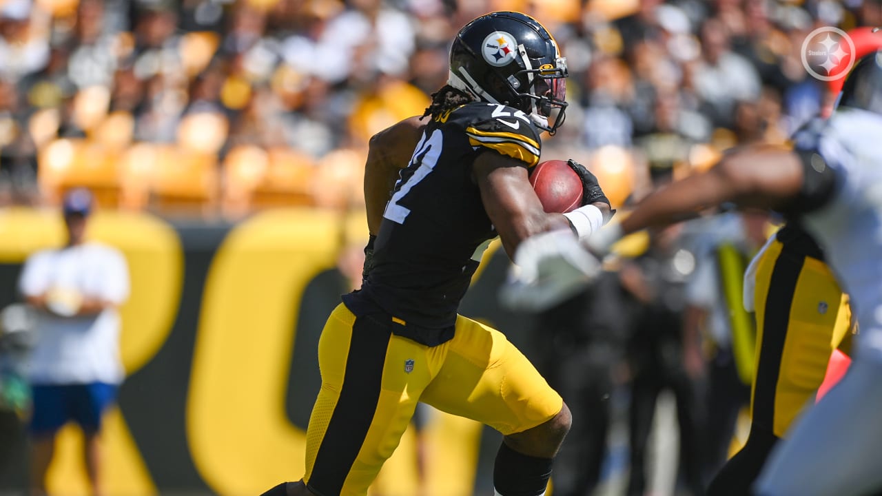 Highlight: Harris with impressive stiff arm