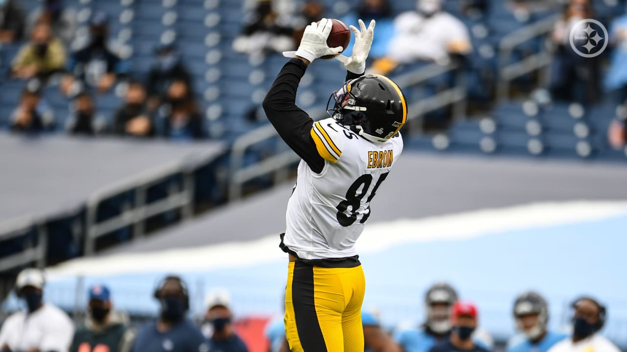 HIGHLIGHT: Ebron goes airborne for first down