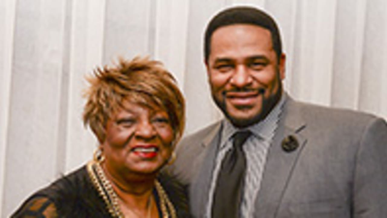 Bettis helps in fight against breast cancer