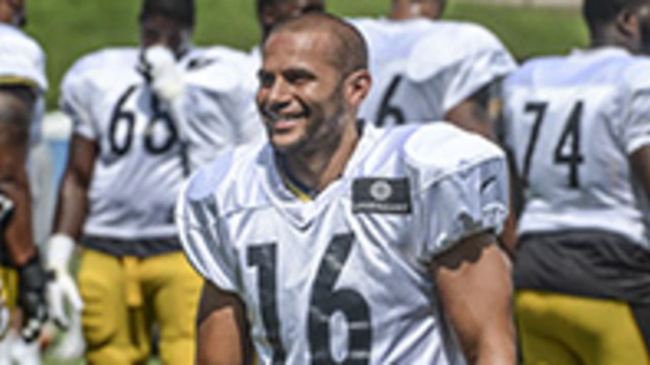 Moore on track to make his debut