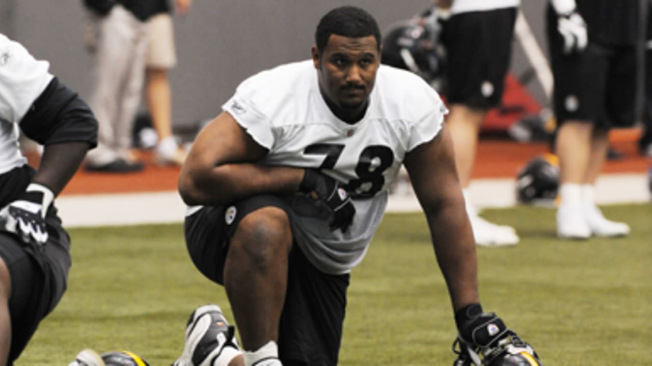 Starks signs four-year deal