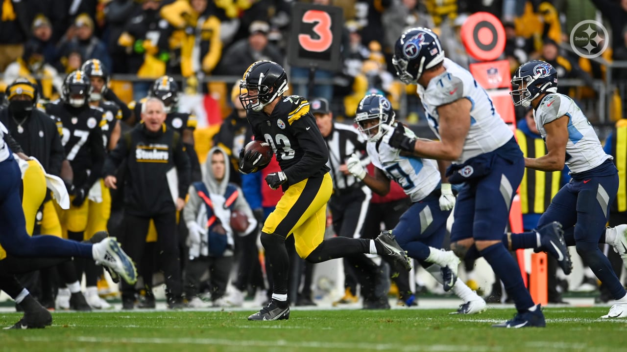 Steelers defeat Titans, 19-13
