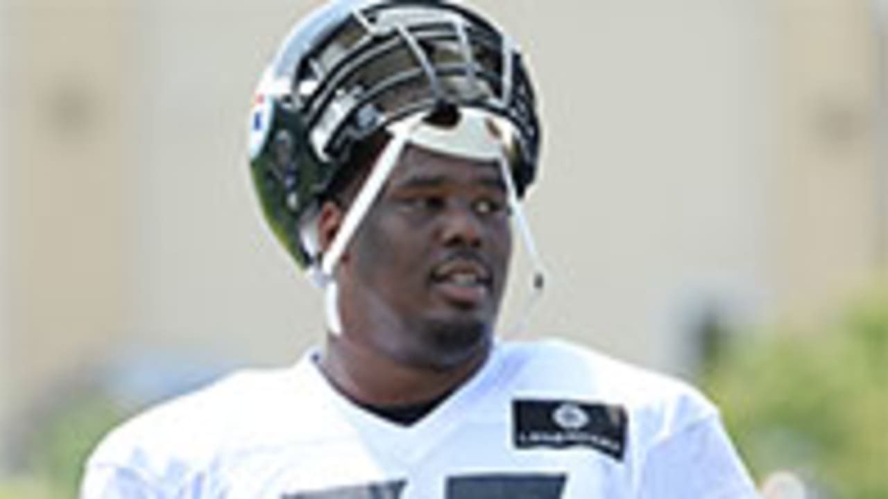 Steelers sign T Marcus Gilbert to 6-year deal