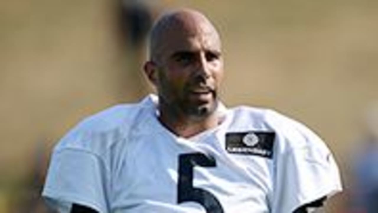Gradkowski returns to action