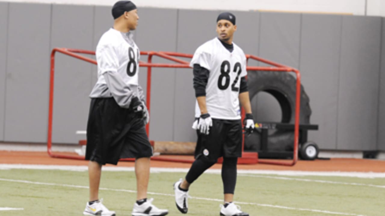 Ward helping out young receivers