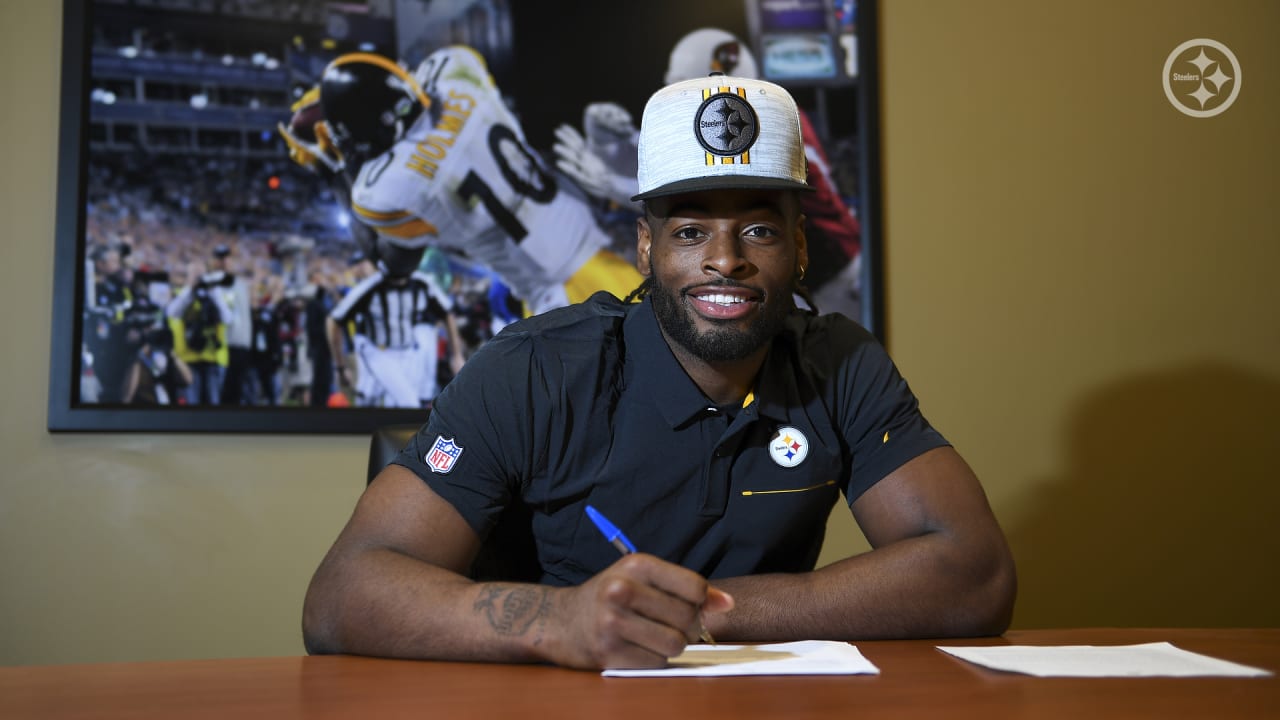 Steelers sign Harris