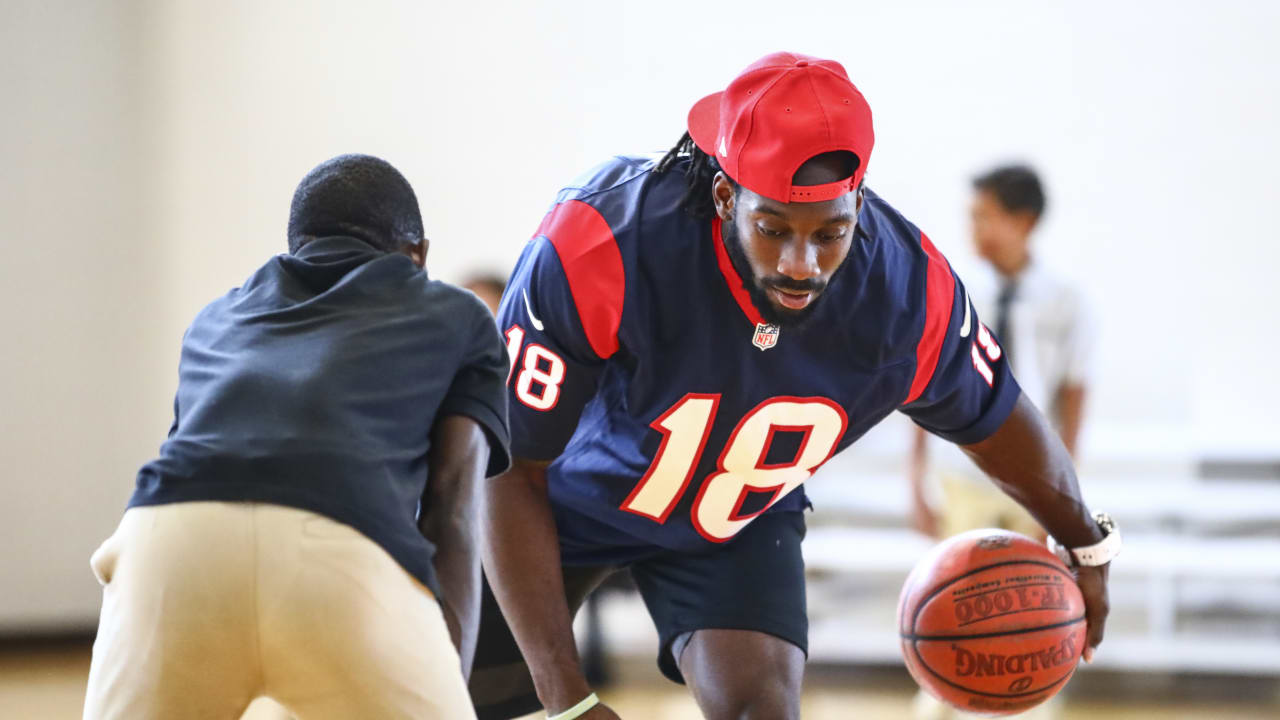 Photo Gallery: Players visit Texans YMCA