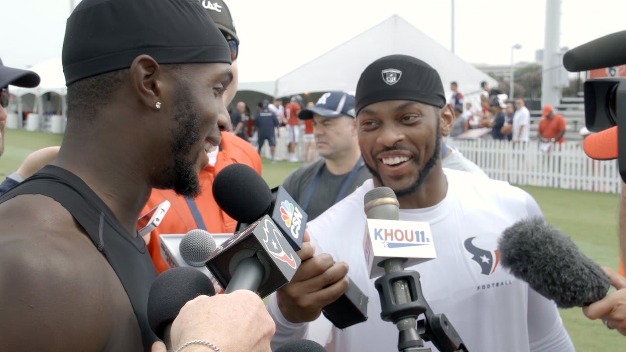 WR Thomas steals the mic