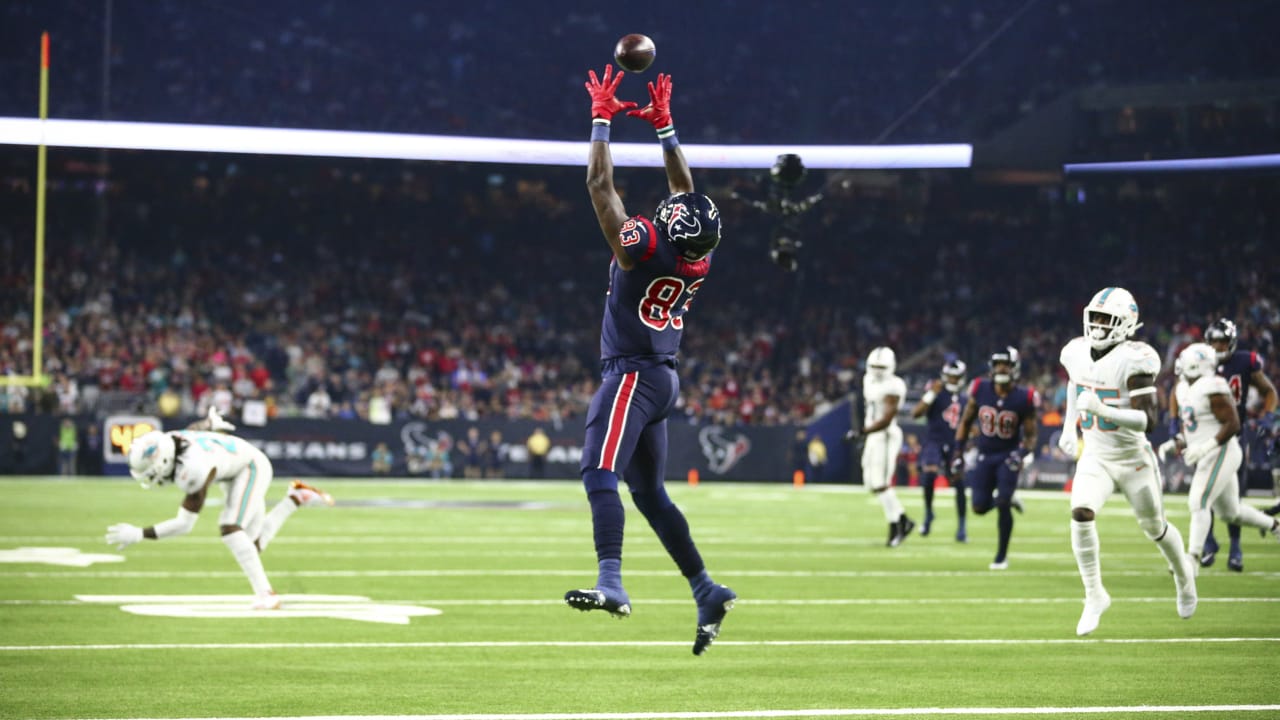 Jordan Thomas finds end zone twice against Dolphins