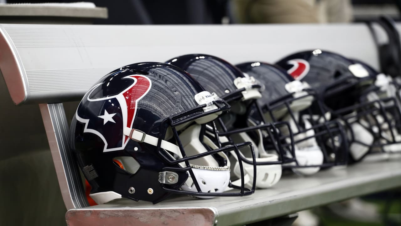 Texans announce pair of roster moves