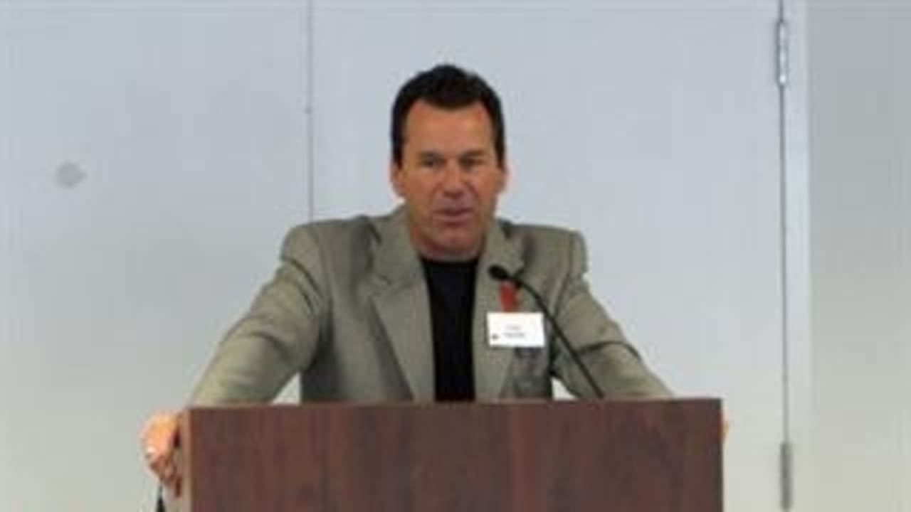 Kubiak opens up at luncheon