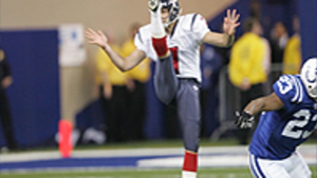 Texans re-sign Stanley