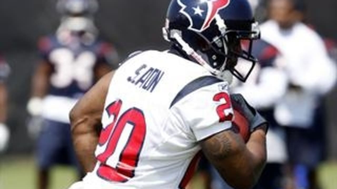 Texans make roster moves