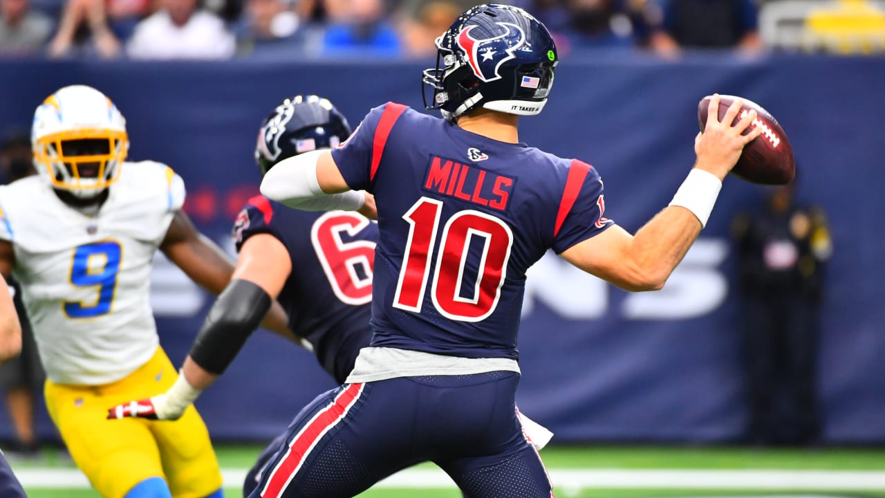 Houston Texans Davis Mills tossed a pair of touchdowns and led Houston ...