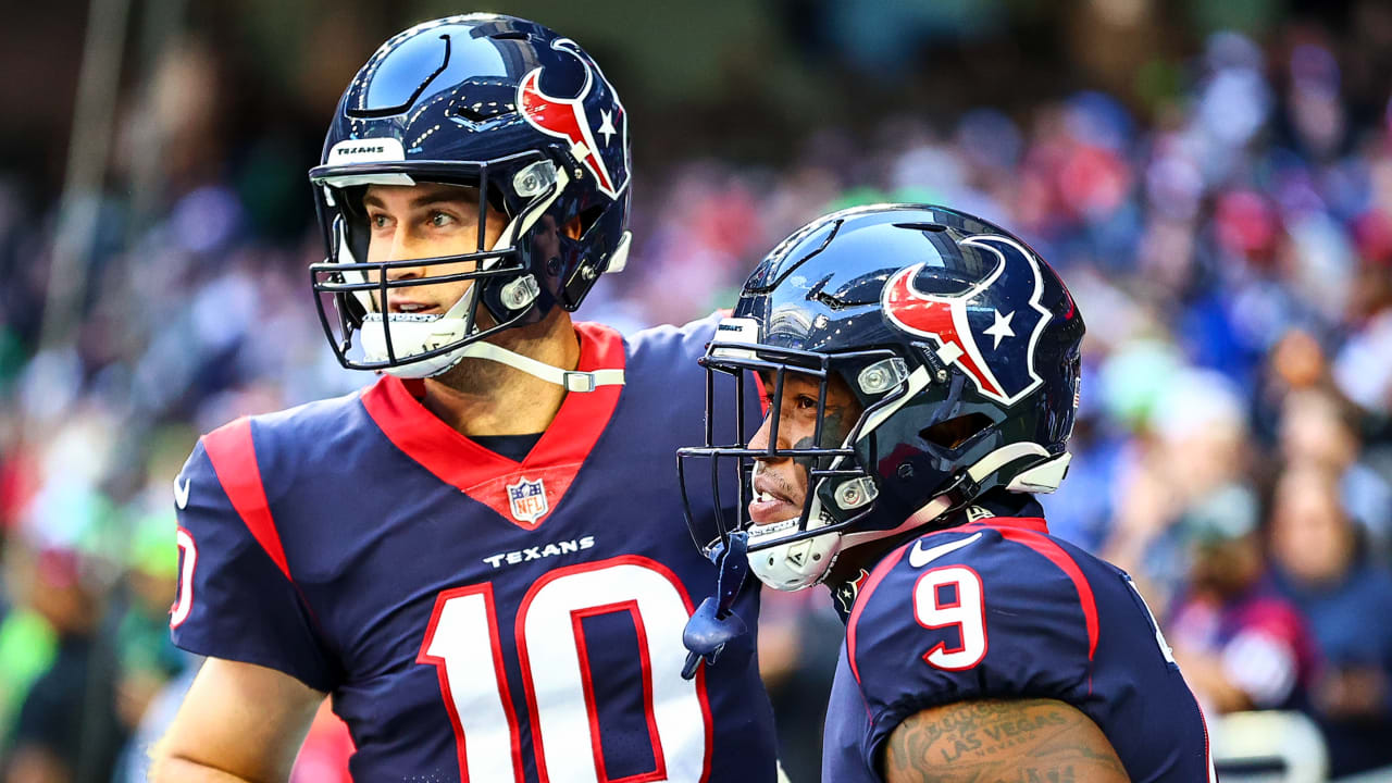 Houston Texans Davis Mills completed 5-of-5 passes for 72 yards and a ...