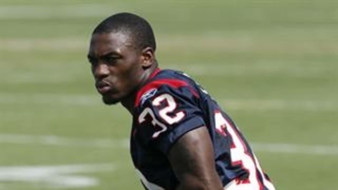 Bennett speaks at Texans Youth Football Camp