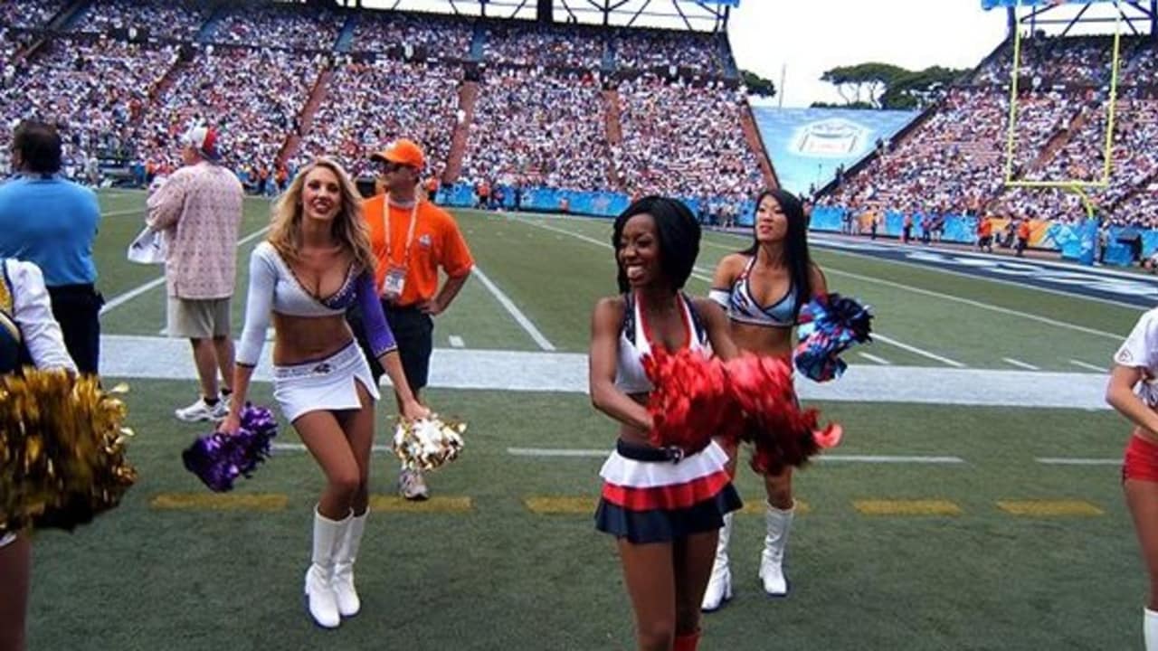 Crystal cheers at the 2008 Pro Bowl