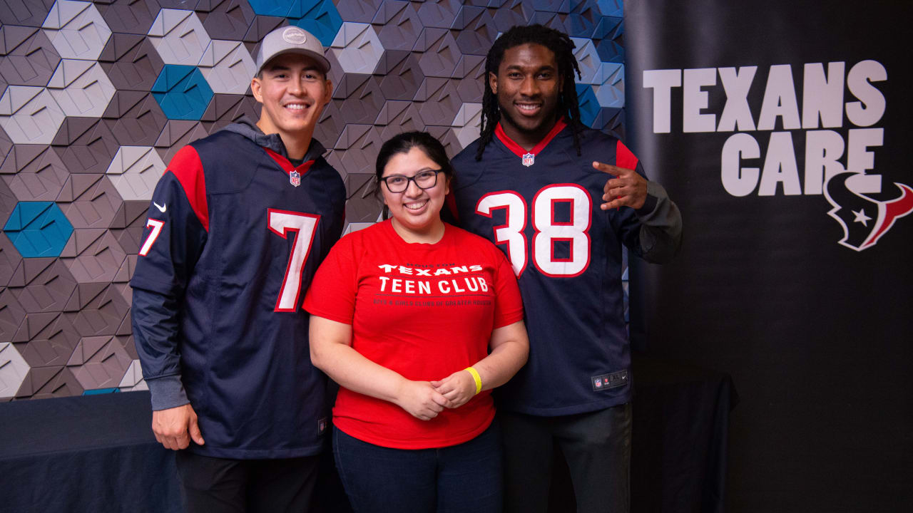 Photos: Houston Texans Teen Club Holiday Party