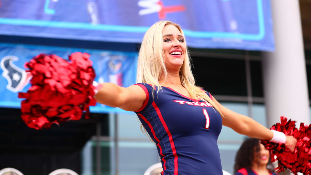 | Texans Cheerleaders Alumni Performers in Bud Light Plaza