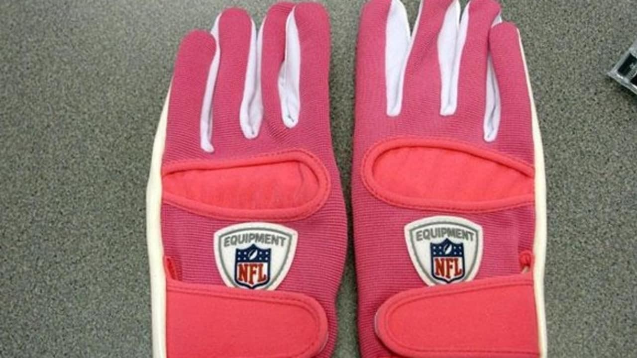 Photos: Pink cleats, gloves