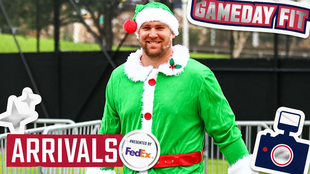 | Texans arrive for Texans-Chargers