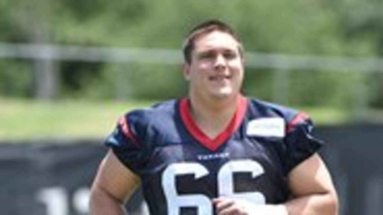 Texans sign C Nick Martin, OLB Eric Lee