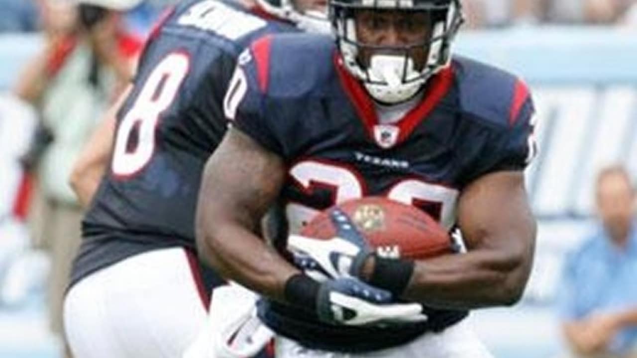 USA Football - Taking a handoff