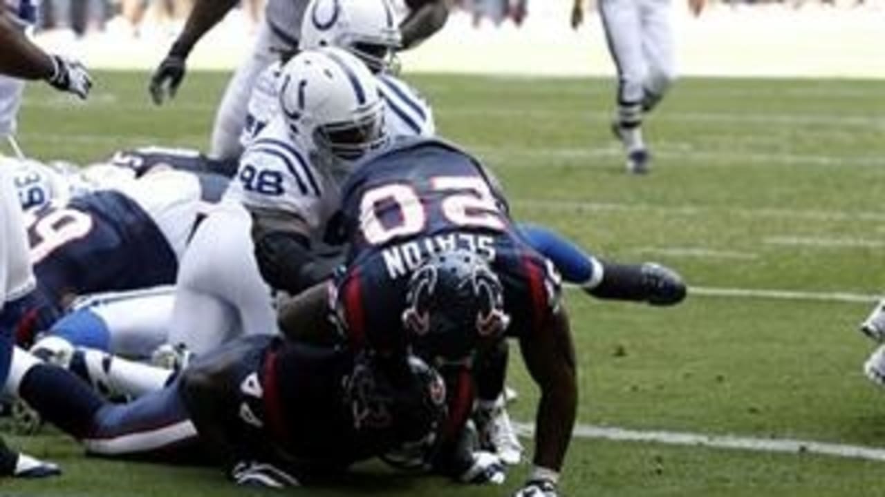 Slaton wins NFLPlayers.com award