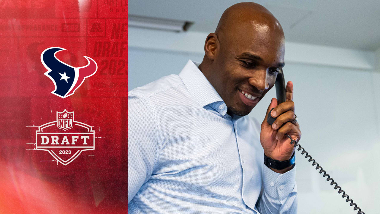 Head Coach DeMeco Ryan calls WR Tank Dell moments before he is picked ...