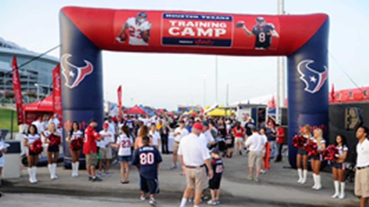 Line at Fan Appreciation Day