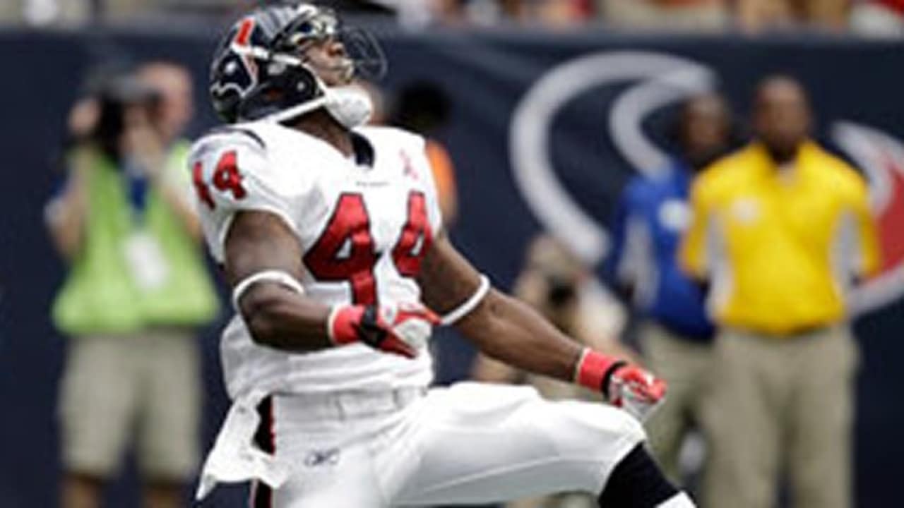 Tate dives in for 2-yard TD