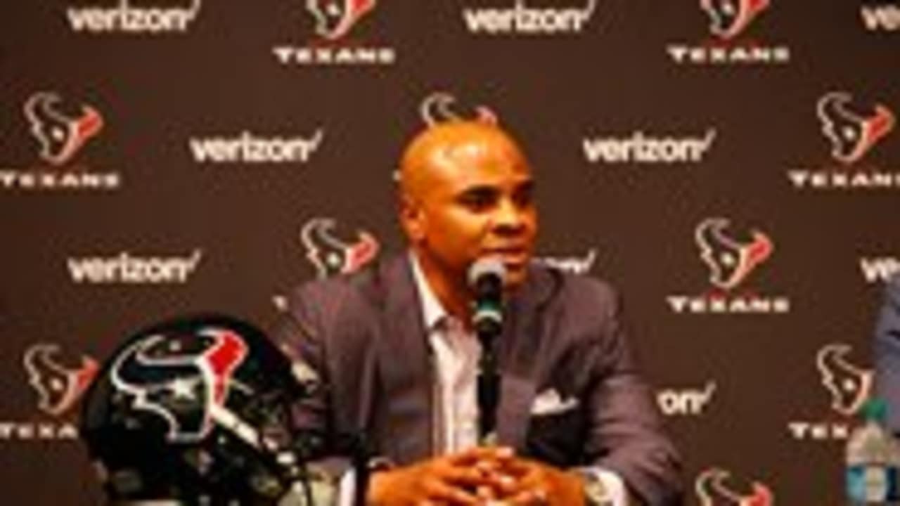 Texans extend contract of Rick Smith