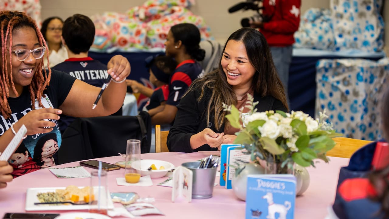 | Lady Texans: Operation Baby Shower