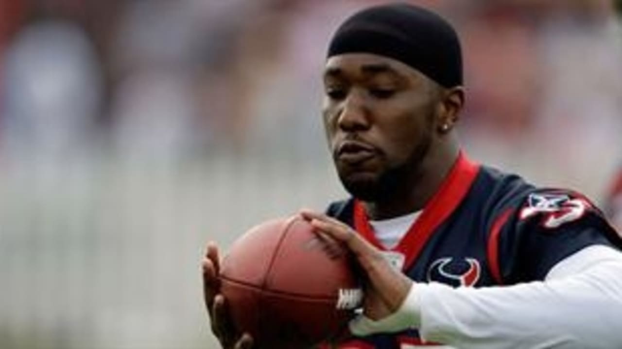 Reeves out with compound fracture in pinky