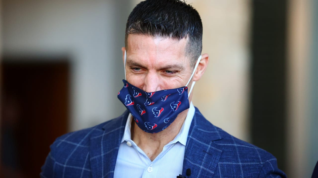 Arrival Photos: Texans GM Nick Caserio arrives in Houston
