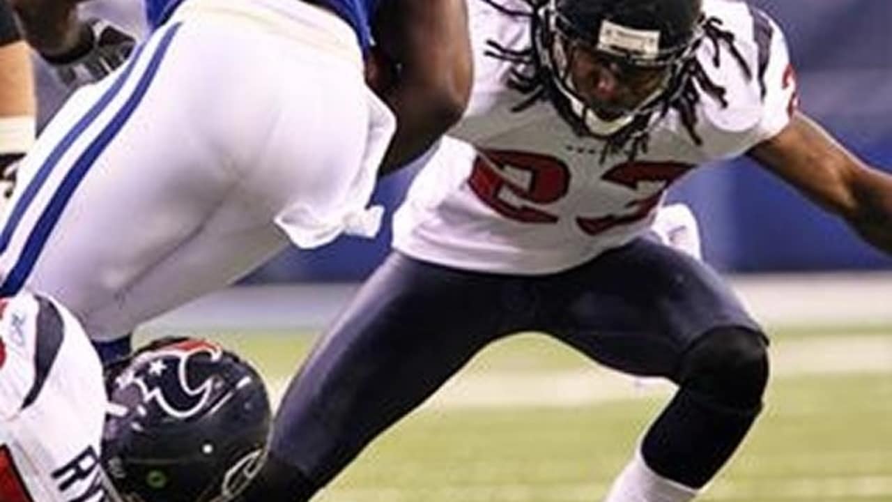 Dunta practices with teammates