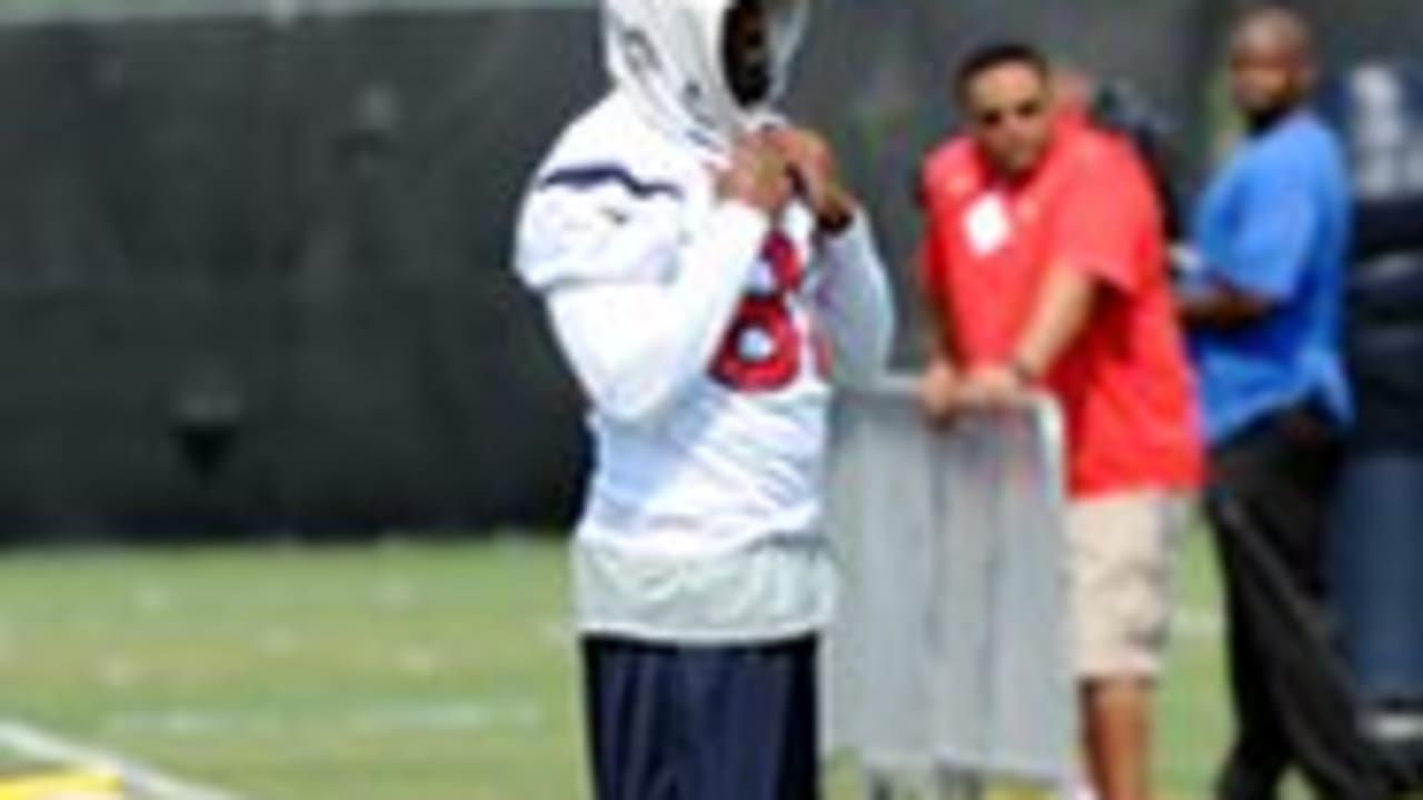 Johnson sits out of practice two weeks after knee scope