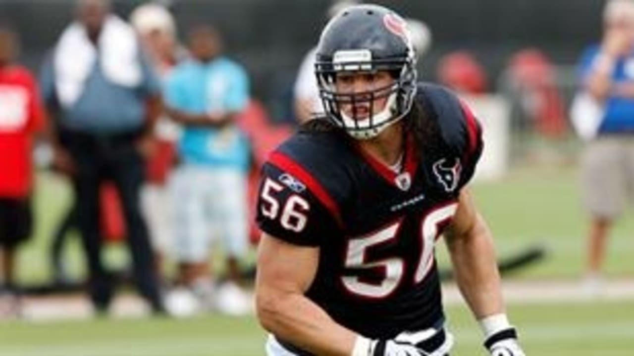 Cushing signs, joins team for practice