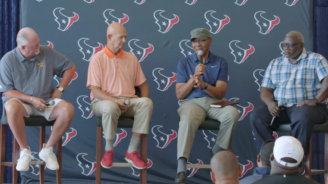 Texans honor Coach Ray Seals at Coaches Academy
