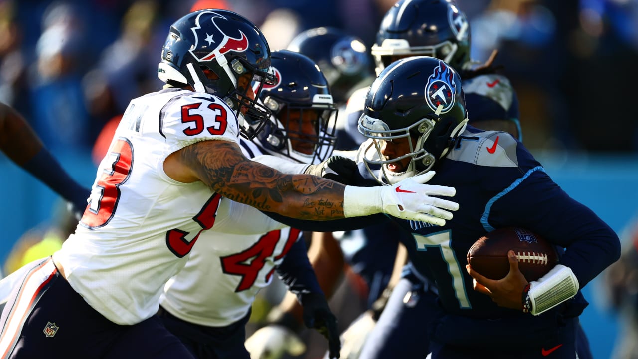 HIGHLIGHT vs. Titans | Cashman, Okoronkwo team up for third-down sack