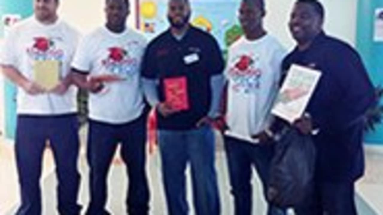 Wade Smith hosts "Reading with the Pros"