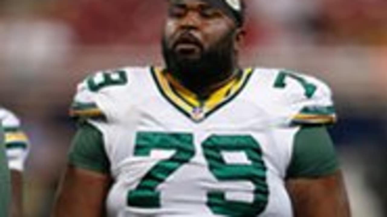 New NT Ryan Pickett ready to help run defense