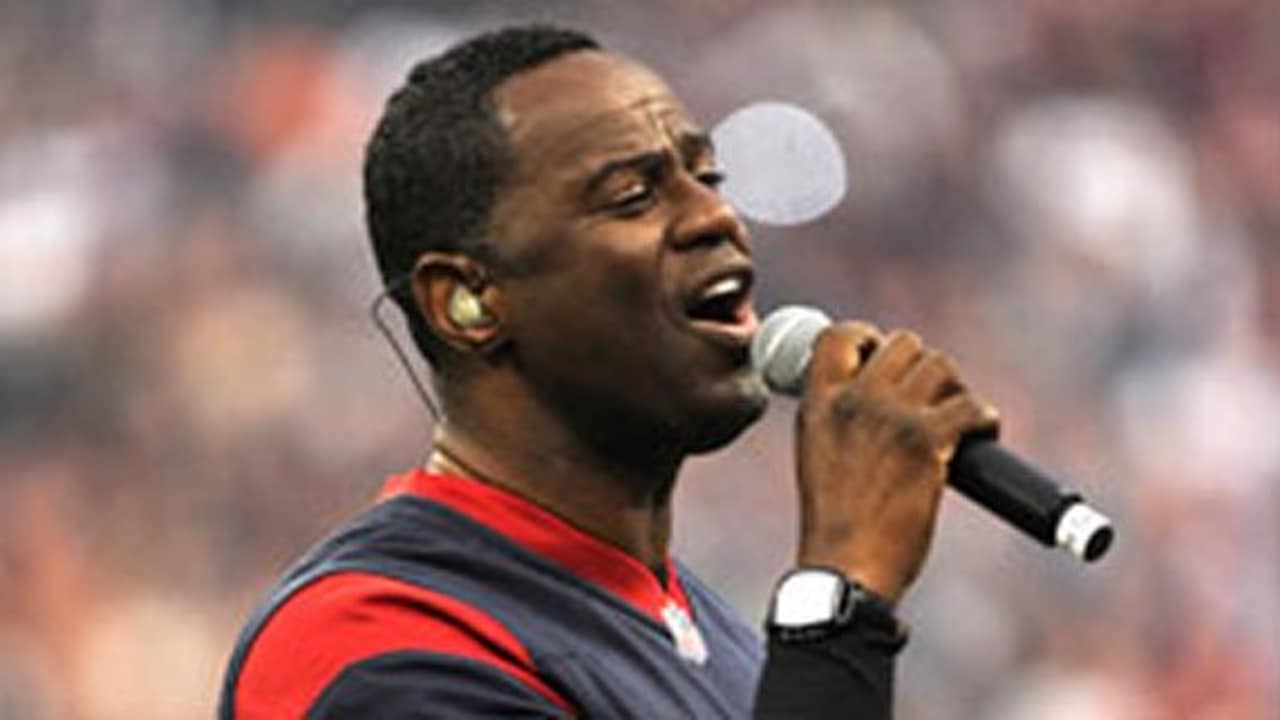 Brian McKnight sings Star-Spangled Banner