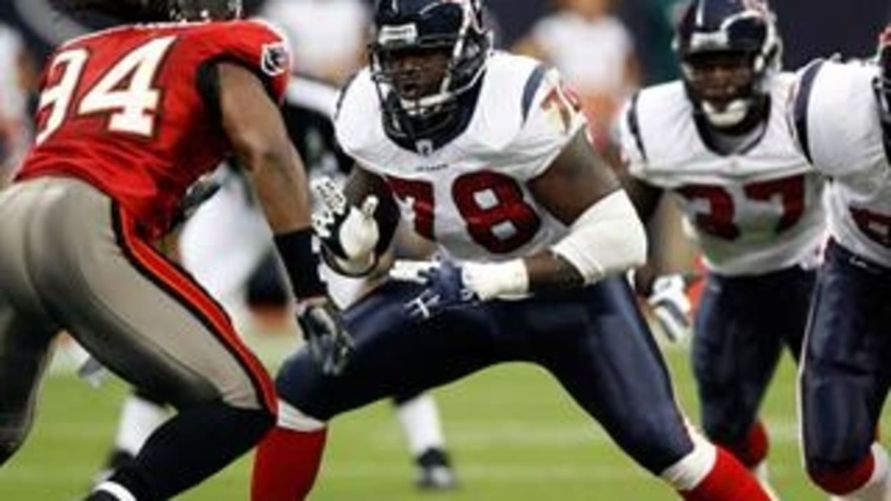 Texans renuevan contrato de Butler; firman a LB Davis