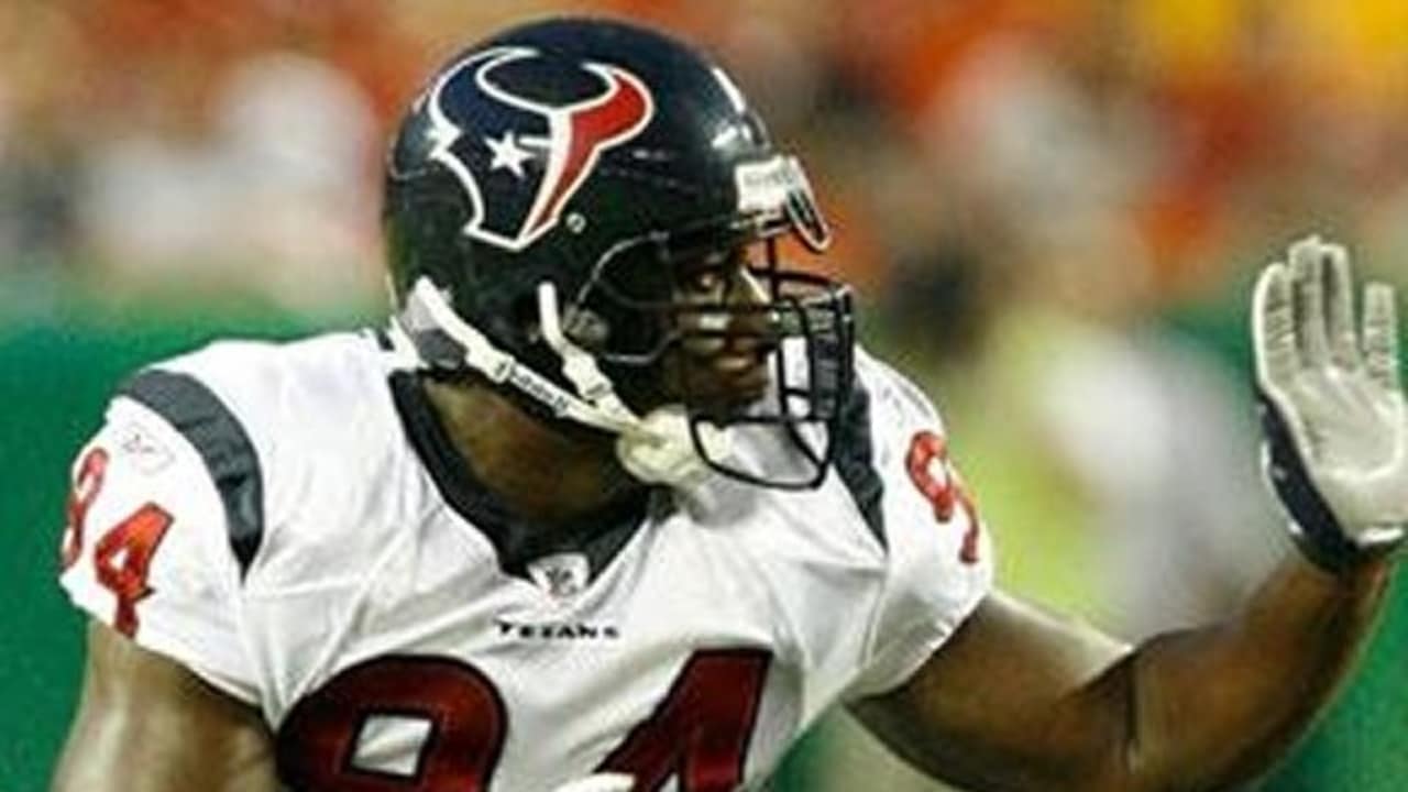 Smith wants to get hands on QB Warner