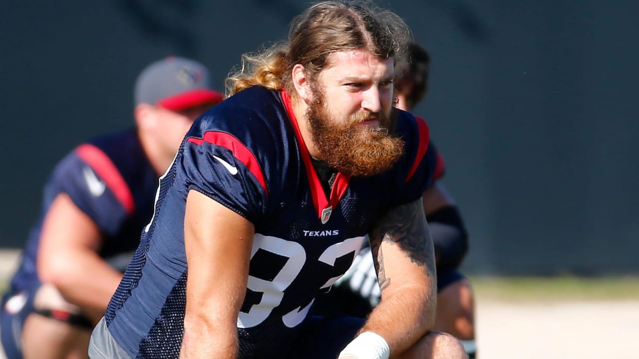 The Houston Texans have signed free agent Eric Tomlinson