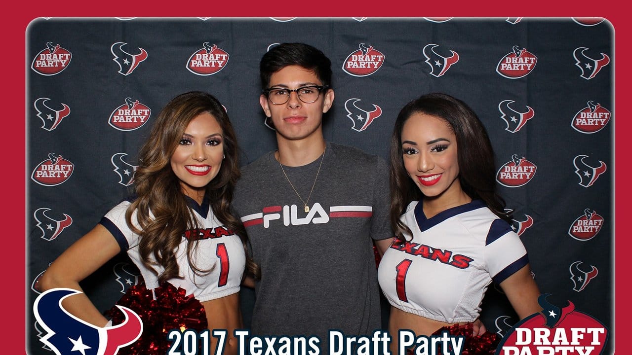 Pic with a Player: Cheerleaders pt. 2