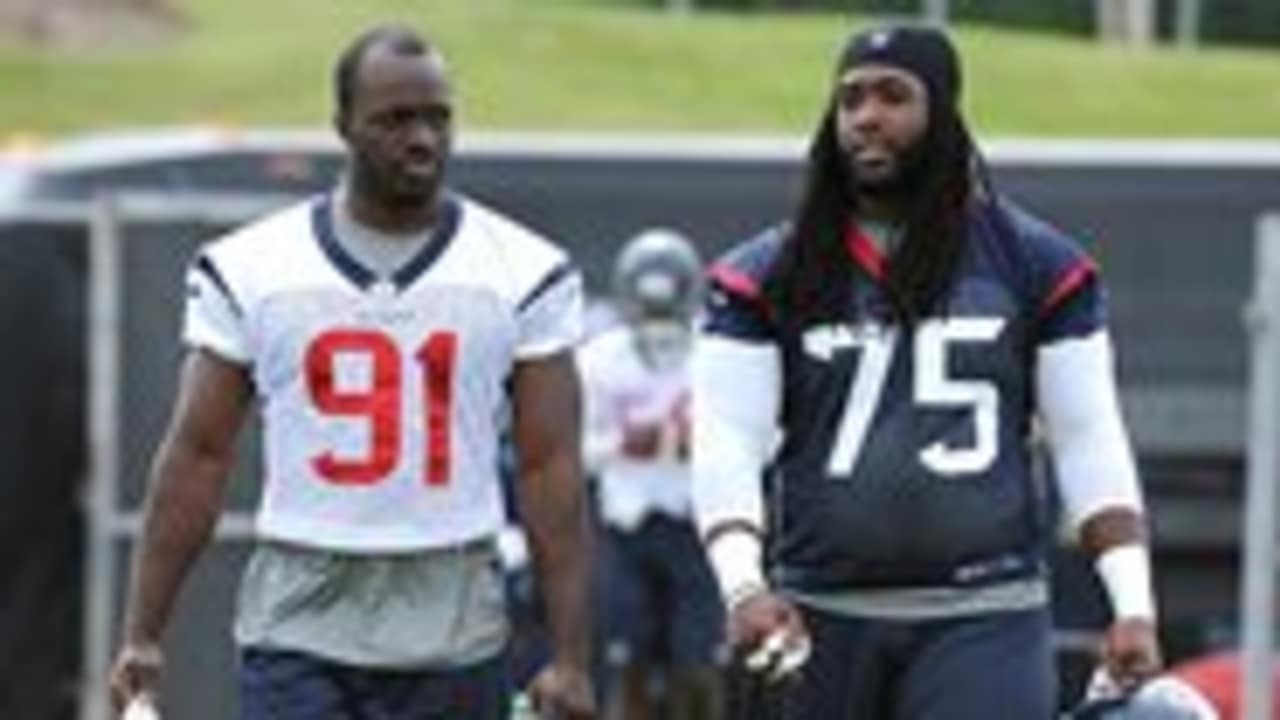 Texans bring back OLB Ricky Sapp