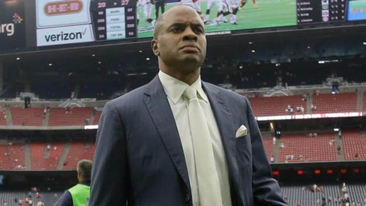 Texans Weekly: 1-on-1 w/GM Rick Smith